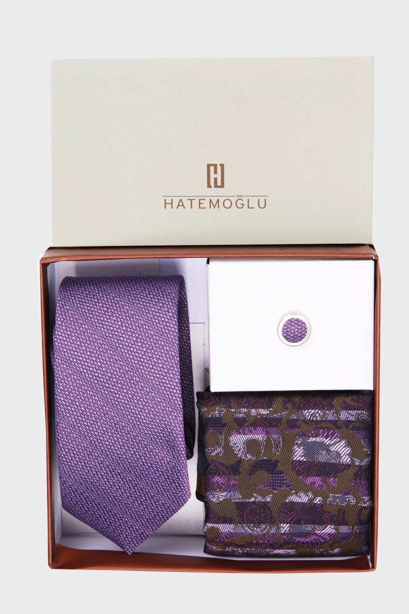 Mor Üçlü Kravat Mendil Yaka Rozeti Set | HATEMOĞLU 11021020B001